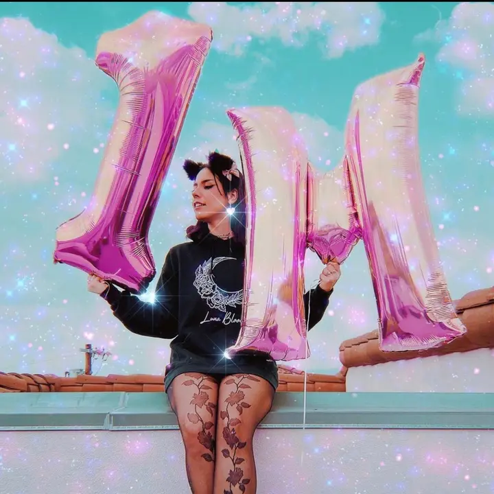 Luna Bloom ASMR - @lunabloomasmr TikTok Phân tích | Hồ sơ, video và thẻ ...