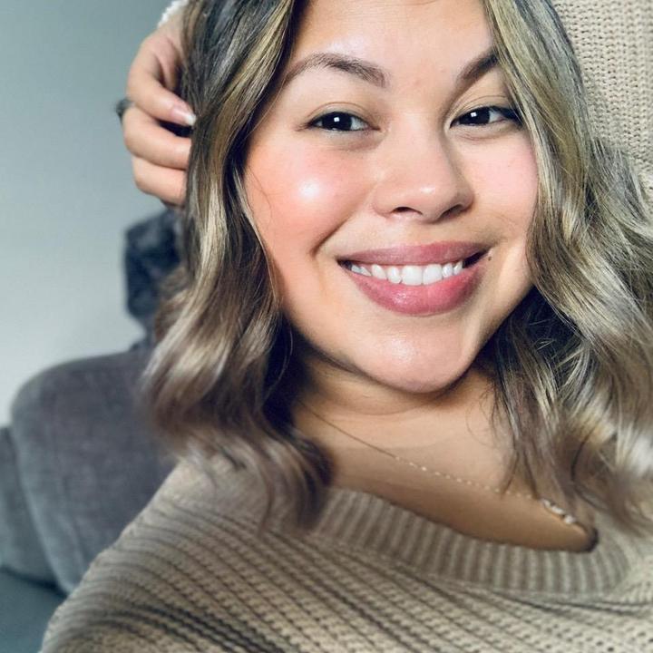 🦄 @ashlyburnsofficial - Ashly April Burns - TikTok